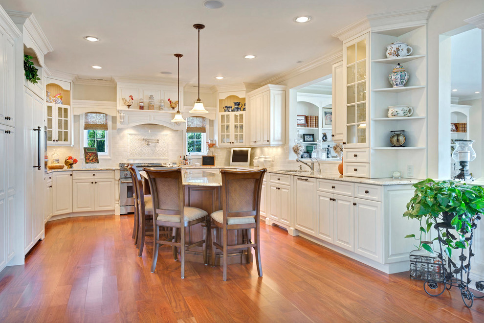 Waterfront Kitchen with Classic and Timeless Style - Traditional ...