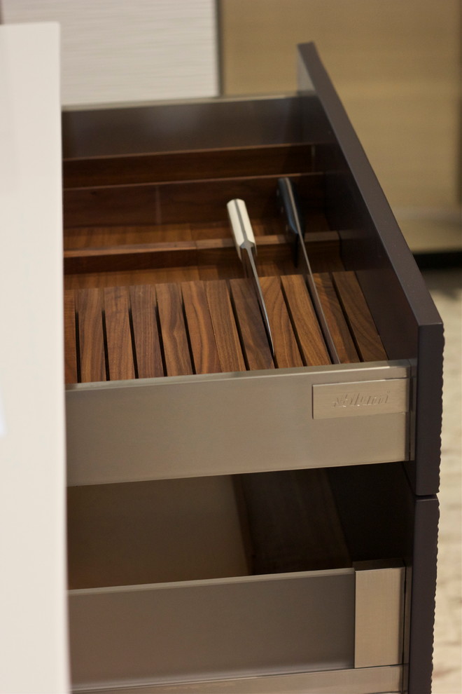 WAVY KITCHEN - Contemporary - Kitchen - Chicago - by Birom Cabinetry ...