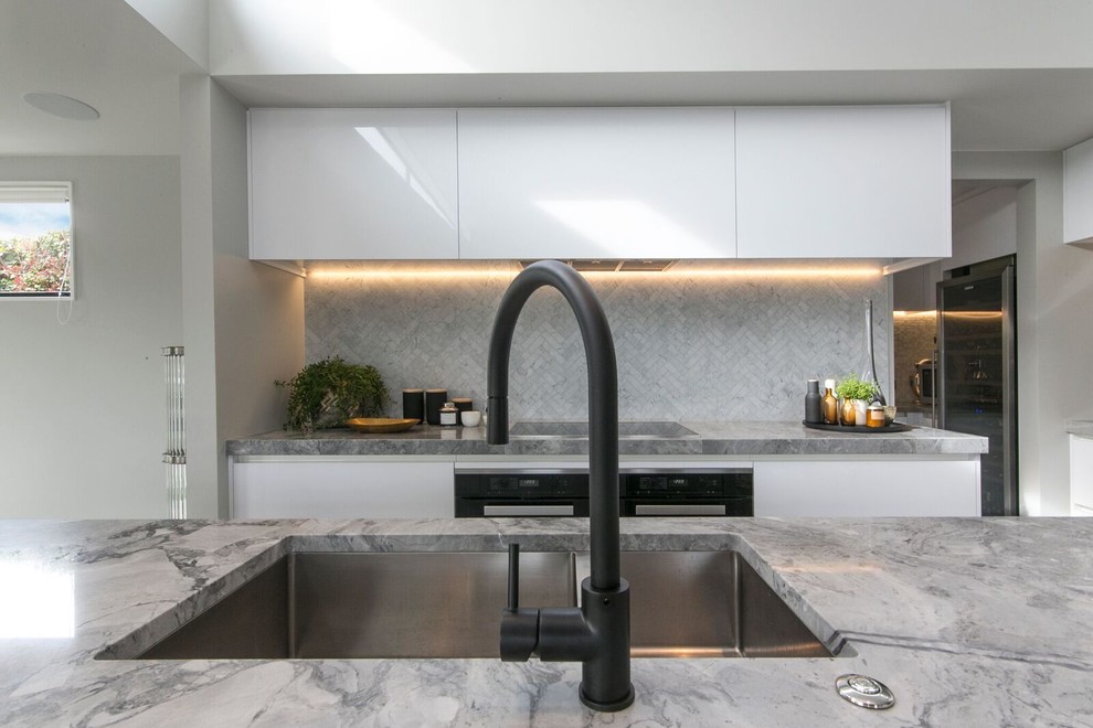 Western Springs Villa - Modern - Kitchen - Auckland - by Moda Kitchens ...