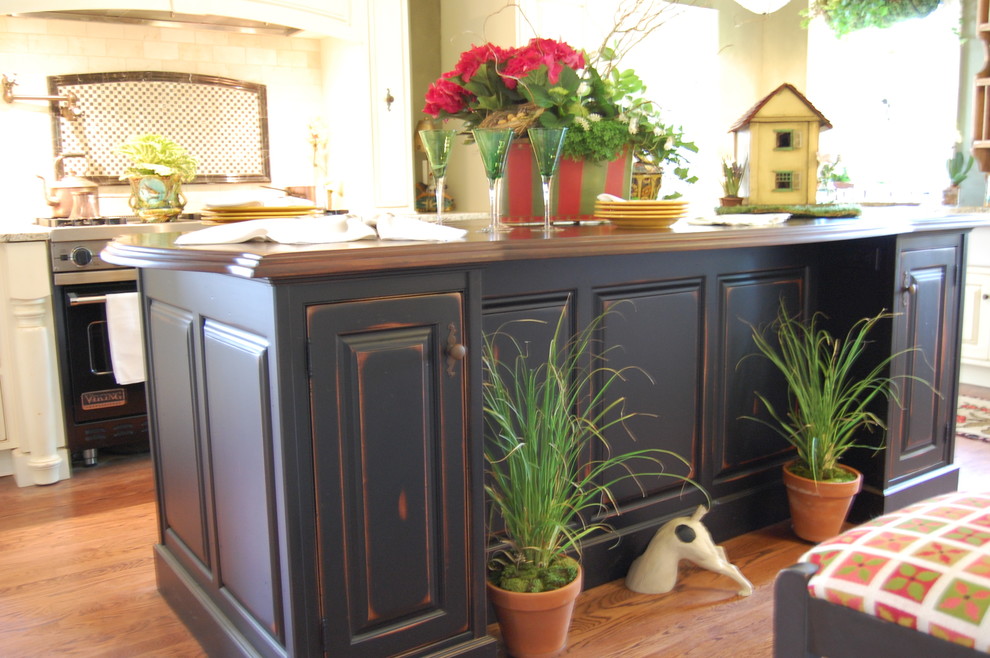 Weymouth Showhouse - Traditional - Kitchen - Raleigh - by Village ...