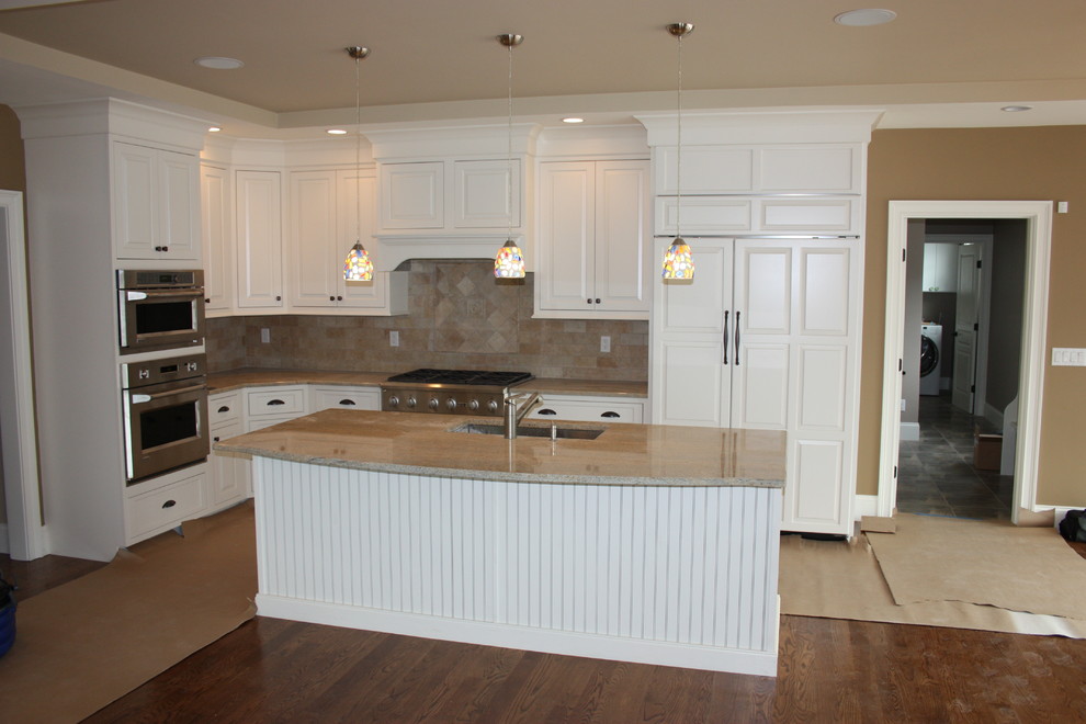 White Beaded Inset Shiloh Kitchen - Classique - Cuisine - Boston - par ...