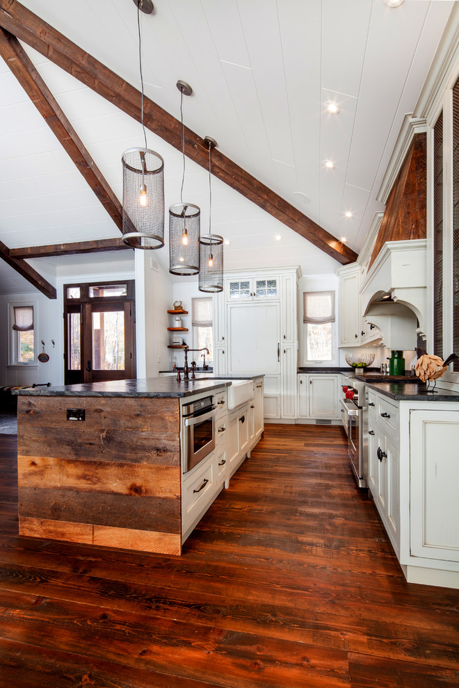 White Cottage Kitchen - Farmhouse - Kitchen - Toronto - by Chervin ...