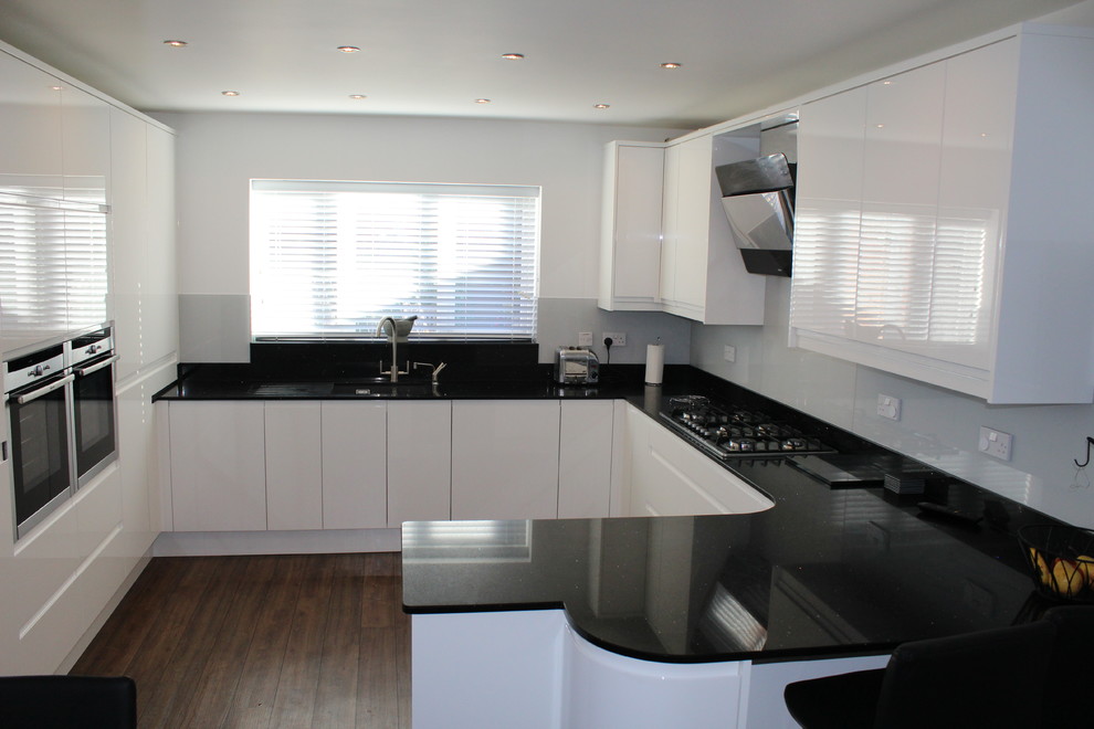 White Gloss Handleless - Black Quartz Worktop - Modern - Kitchen ...