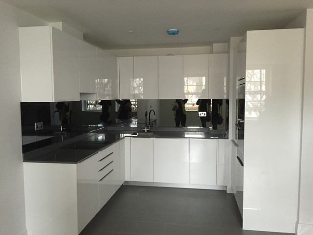 White gloss U shape kitchen - Modern - Kitchen - London - by Schmidt ...