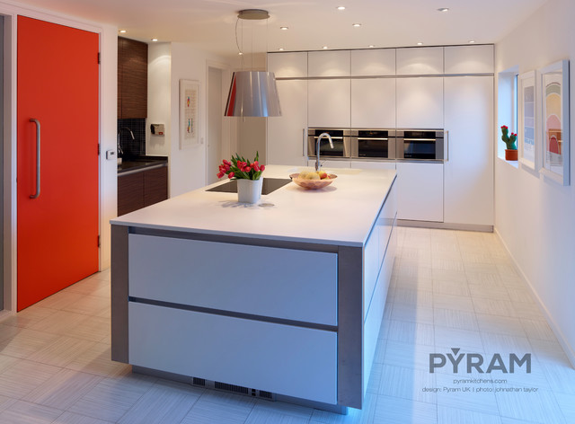 White handleless kitchen in Leeds - Kitchen - Surrey - by Pyram UK ...