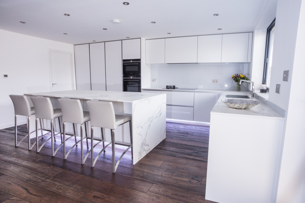White Handleless Kitchen with 3D edging & Dekton Worktop - Kitchen ...
