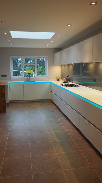White handleless kitchen with LED lit worktop - Contemporary - Kitchen - Hertfordshire - by TRUE ...