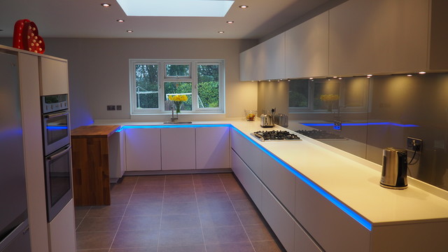 White handleless kitchen with LED lit worktop - Contemporary - Kitchen ...