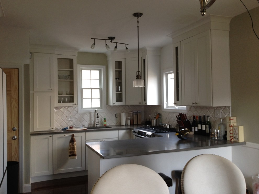 White Kitchen Cabinets | Shaker Door Style | CliqStudios - Contemporary ...
