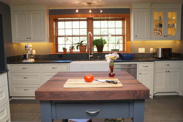 White Kitchen with Black Walnut Butcher Block - Campagne - Cuisine ...