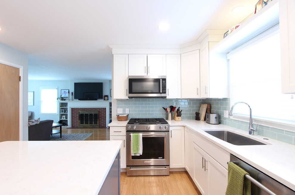 White Shaker Kitchen with Dark Grey Island and Glass Backsplash ...