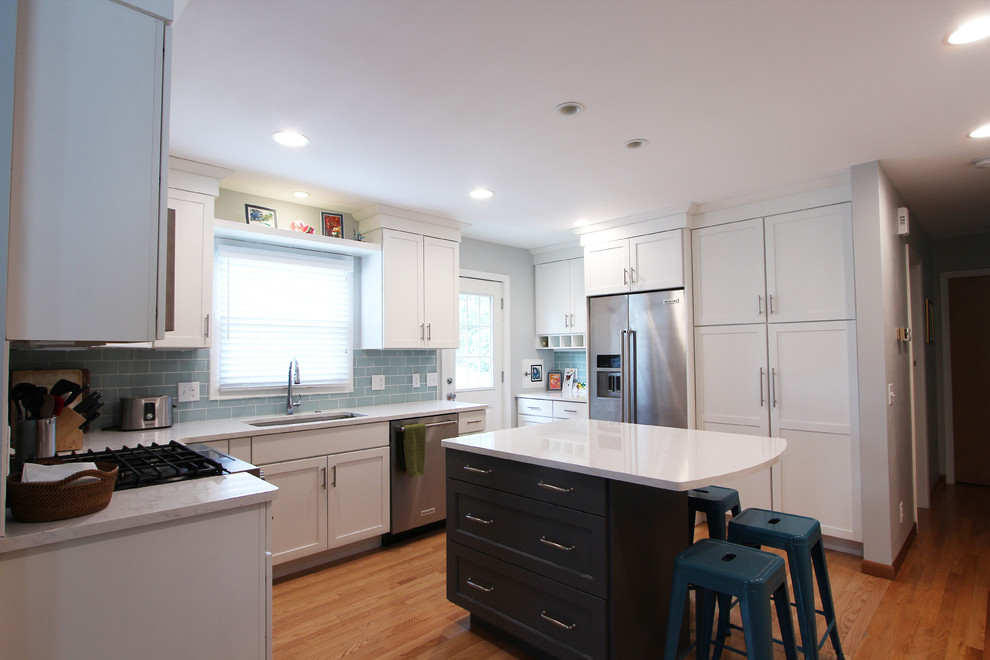 White Shaker Kitchen with Dark Grey Island and Glass Backsplash ...