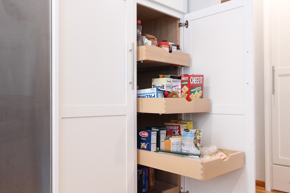 White Shaker Kitchen with Dark Grey Island and Glass Backsplash ...