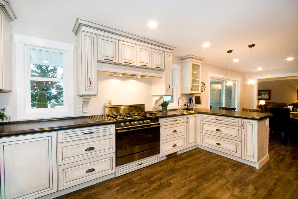 Yale - Traditional - Kitchen - Vancouver - by Starline Cabinets | Houzz