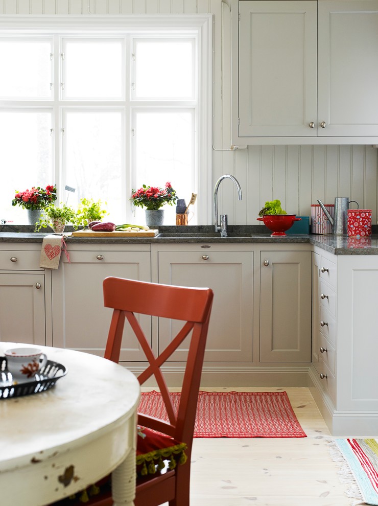 Sekelskiftesrenovering - Farmhouse - Kitchen - Stockholm - by Carlia ...