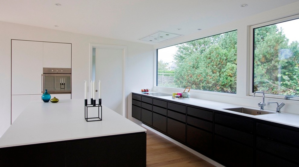 Model Lundgaard & Tranberg i MDF med tre skuffer - Modern - Kitchen ...