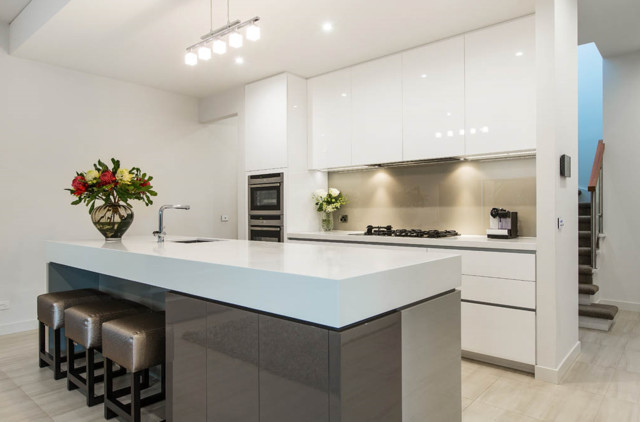 2141 Snow Caesarstone Arbeitsplatte - Contemporary - Kitchen - Dortmund ...