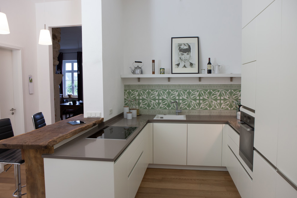 Bauhaus - Modern - Kitchen - Essen - by KüchenScheune GmbH | Houzz