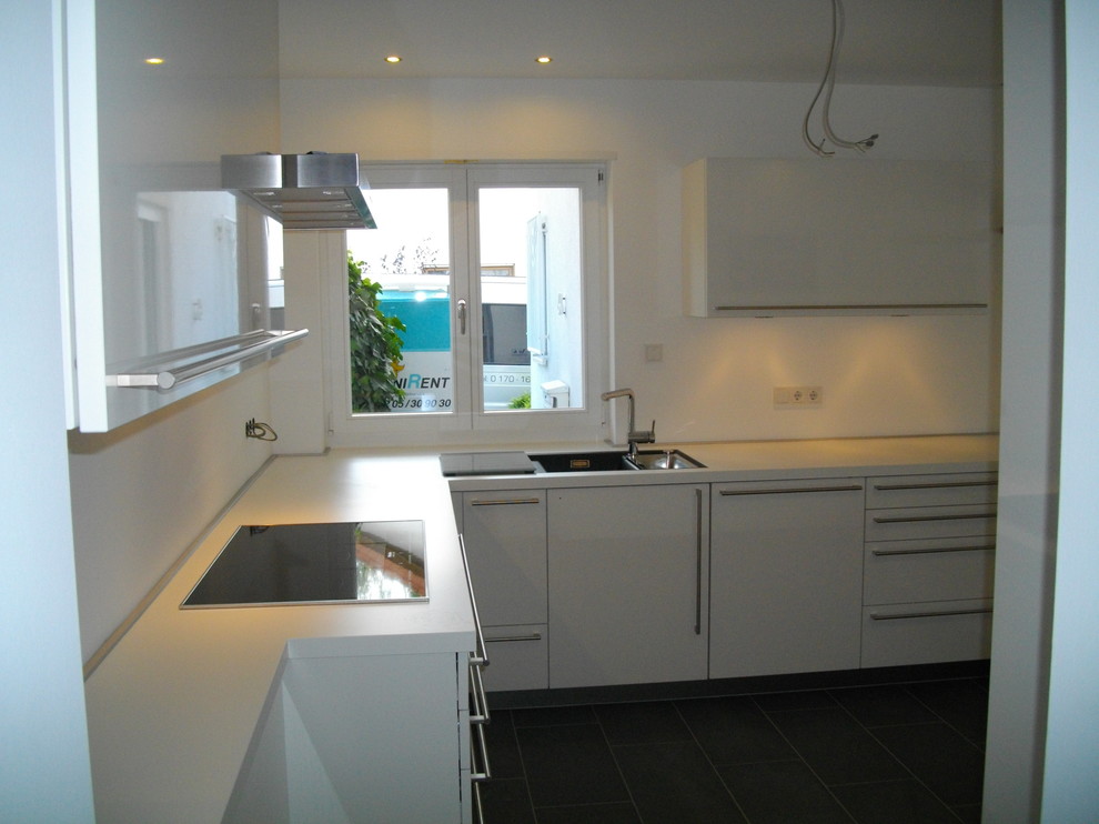 BAX Küche in weiß Hochglanz Schichtstoff. Geräte von Miele ...