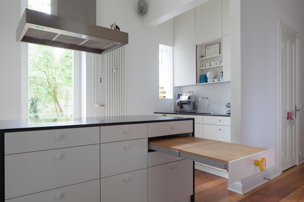 Die besondere Leicht Küche mit dem gelben Knauf - Contemporary ...