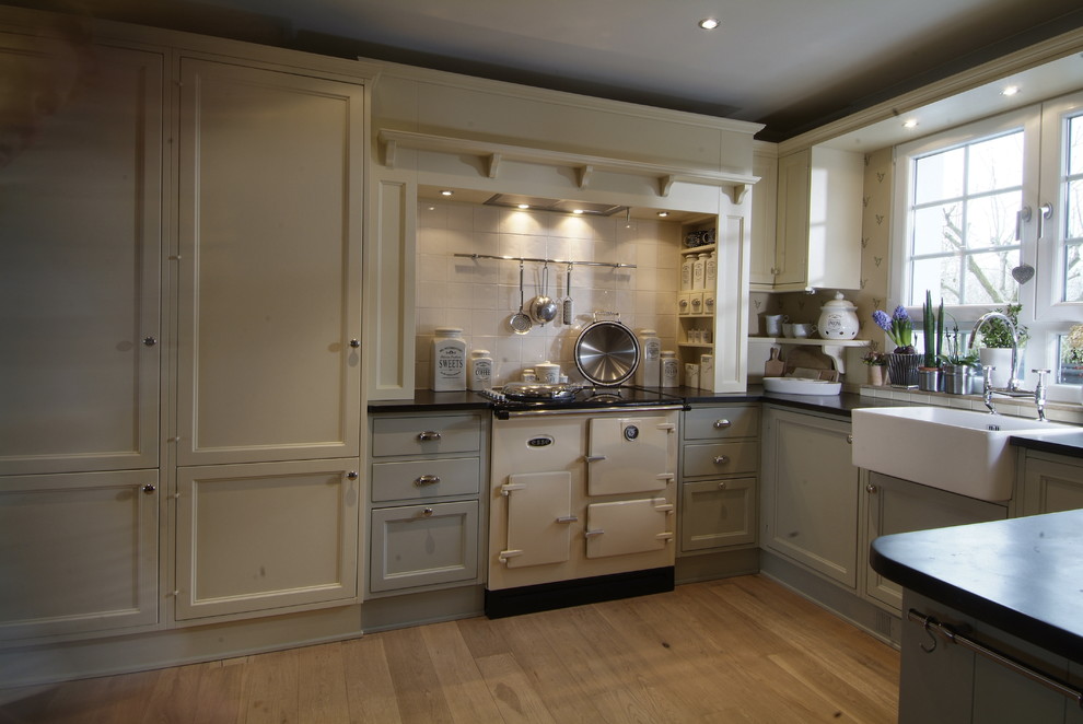 Landhausküche - Farmhouse - Kitchen - Essen - by British Stoves | Houzz