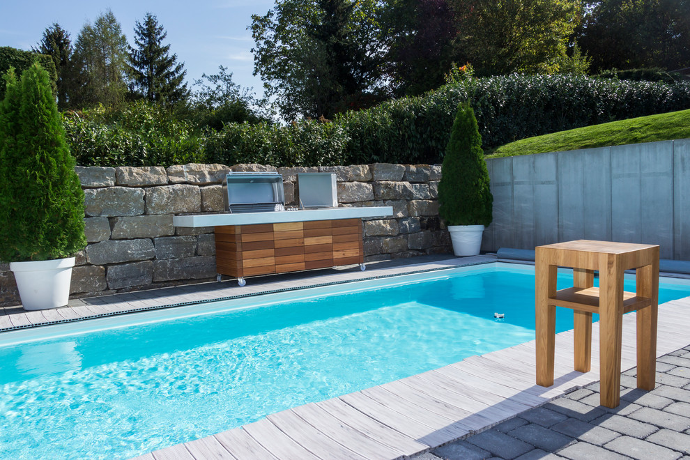 mainGrill - Außenküche im Poolbereich - Modern - Pool - Other - by ...