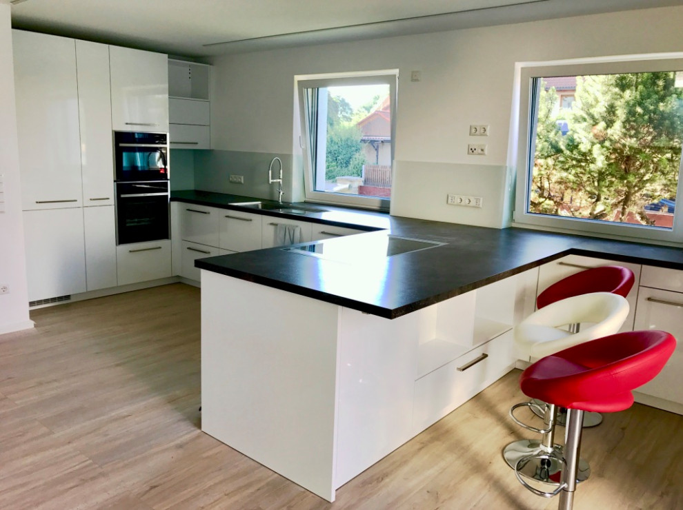 weitere Küchenprojekte in Bayern - Contemporary - Kitchen - Munich - by ...