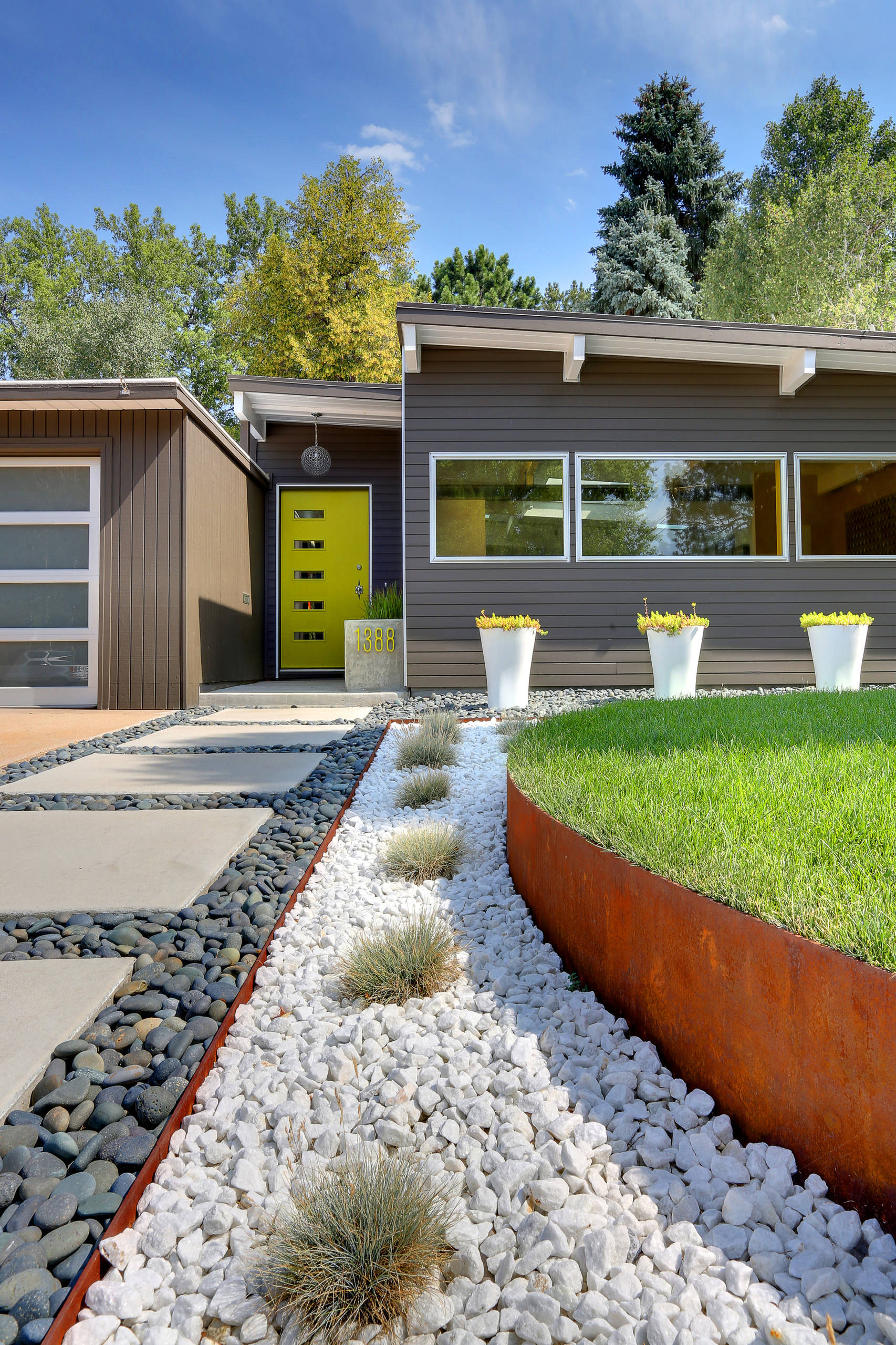 20 Fantastic Midcentury Modern Landscaping Ideas