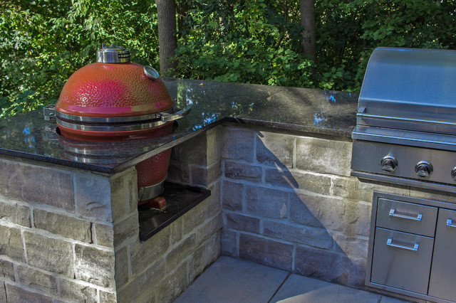 A Backyard Cook Out With A Spectacular View - Classique - Jardin ...