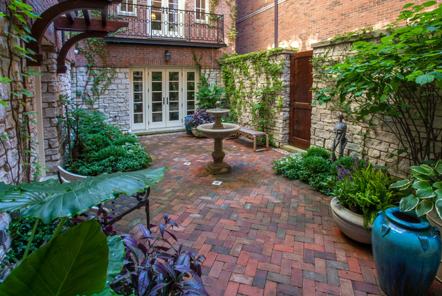 A French Courtyard - Traditional - Garden - Chicago - by Mariani ...