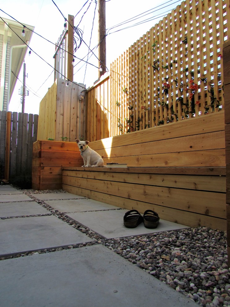 A Grass Alley Becomes a Relaxing Spot to Sit and Grow Herbs and Flower ...
