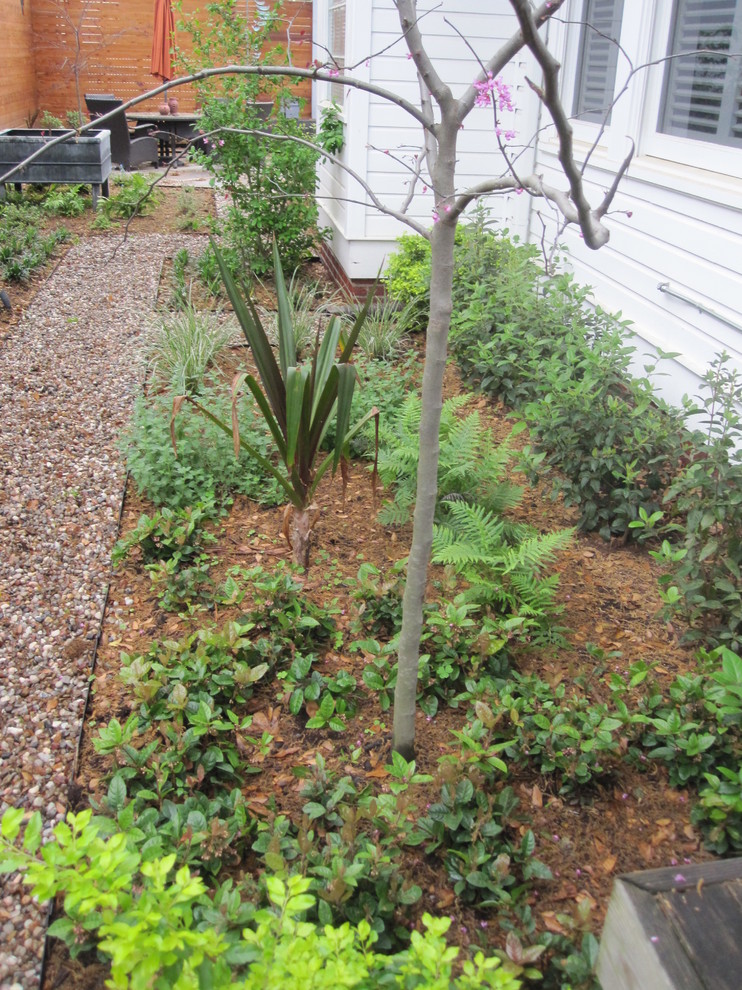 A wrap around garden with a fabulous water featurel! - Contemporary ...