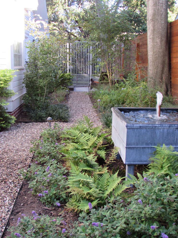 A wrap around garden with fabulous water features! - Modern - Landscape ...