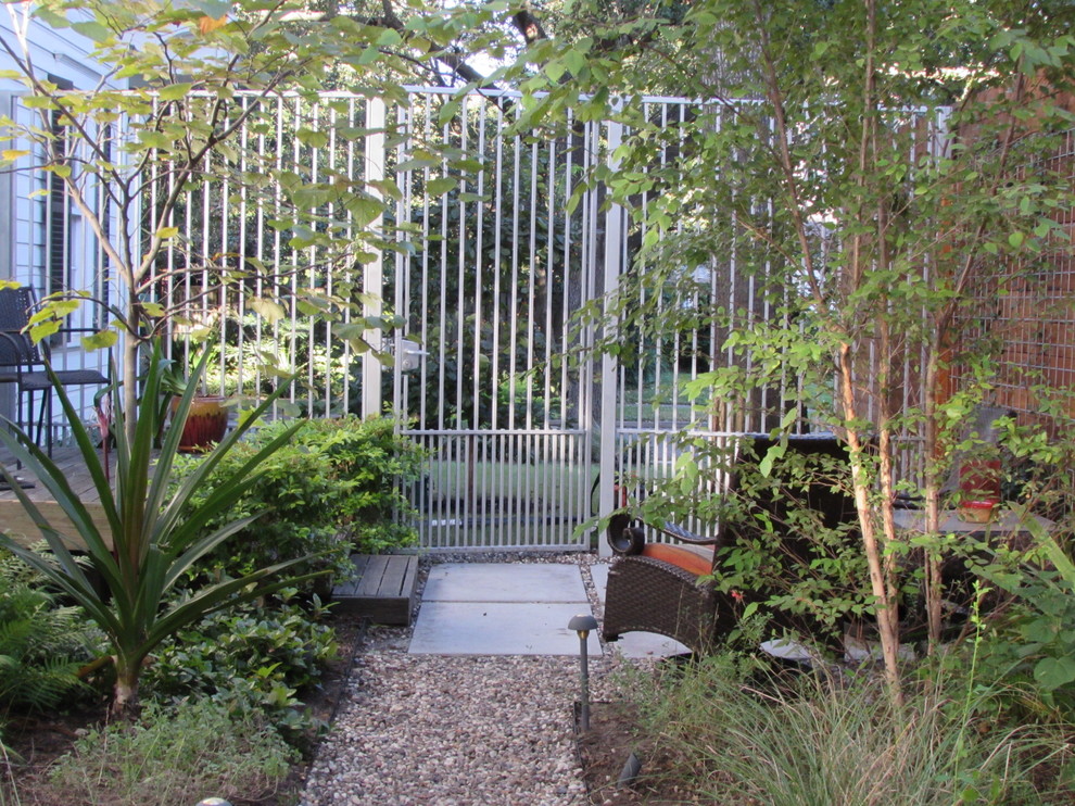 A wrap around garden with fabulous water features! - Modern - Landscape ...