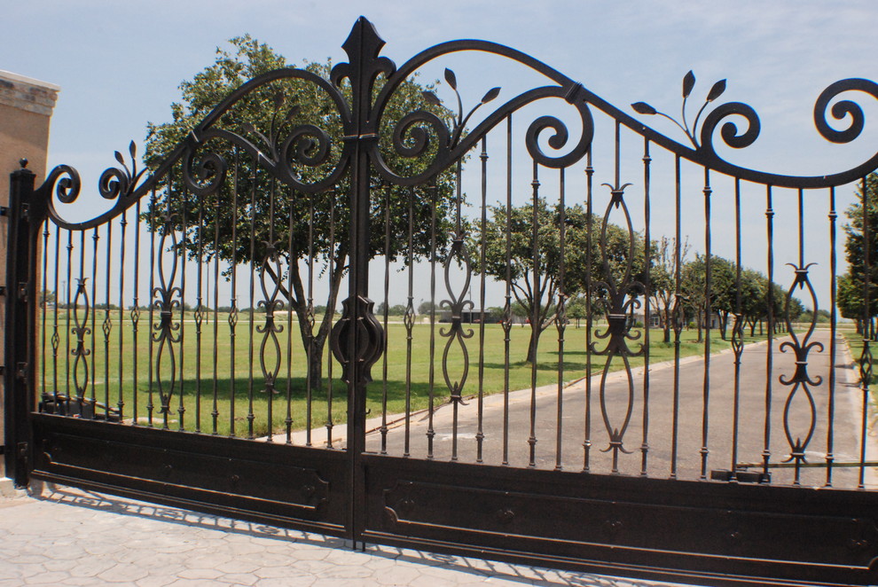 Alamo Ranch - Mediterranean - Landscape - Houston - by Forja Designs ...