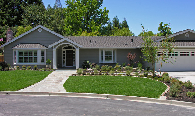 Alamo Traditional Modern Front Yard with Flagstone Pathways - Classique ...