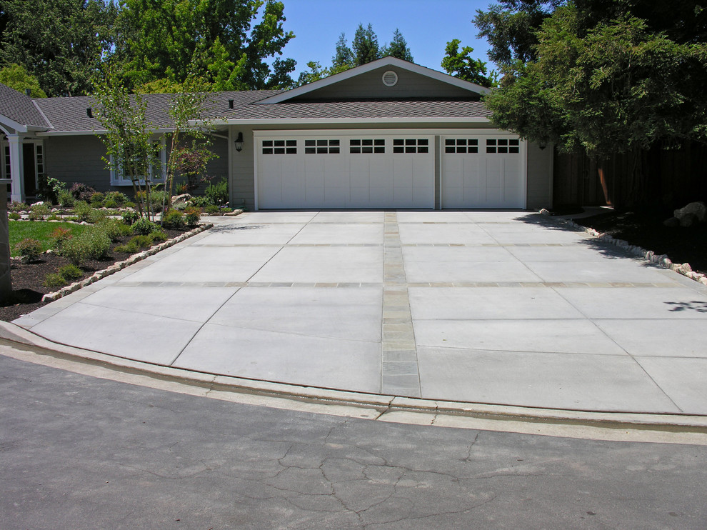 Alamo Traditional Modern Front Yard with Flagstone Pathways ...