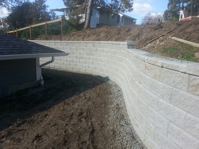 Allan Block retaining wall, Victoria BC - Classique Chic - Jardin ...