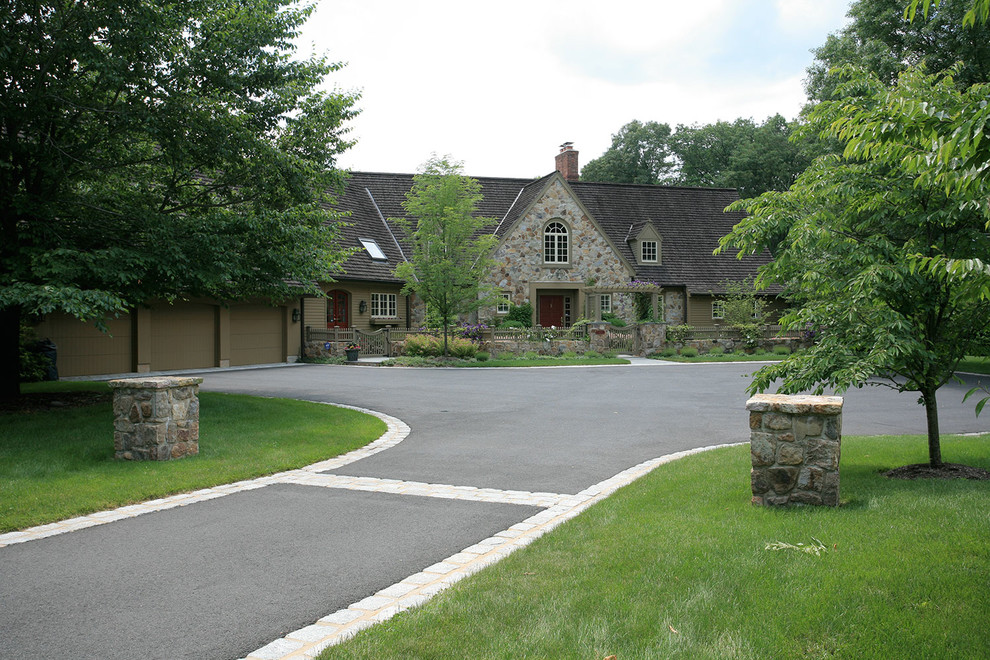 Arrival Courts - Traditional - Landscape - Orange County - by Knapp and ...