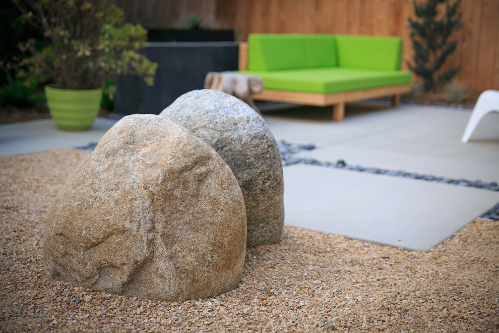 Artistic Retreat With Colorful Design Style - Hardscape Design ...