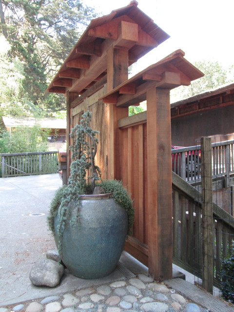 Asian Style Fence And Gate