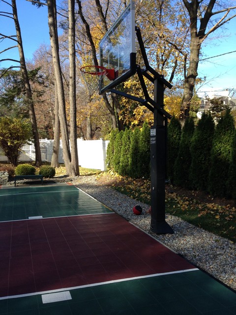 Backyard Basketball Court - Moderne - Jardin - New York - par ...