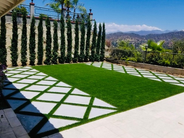 Backyard pavers and Turf installation - Modern - Garden - Los Angeles ...