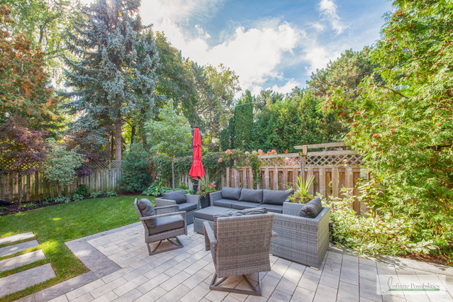 Beautiful Tall Wooden Fence Backyard - Greater Toronto Area - Moderne ...