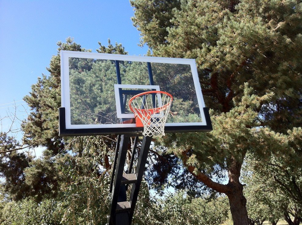 Betty J's Pro Dunk Diamond Basketball System on a 50x40 in Atwater, CA ...