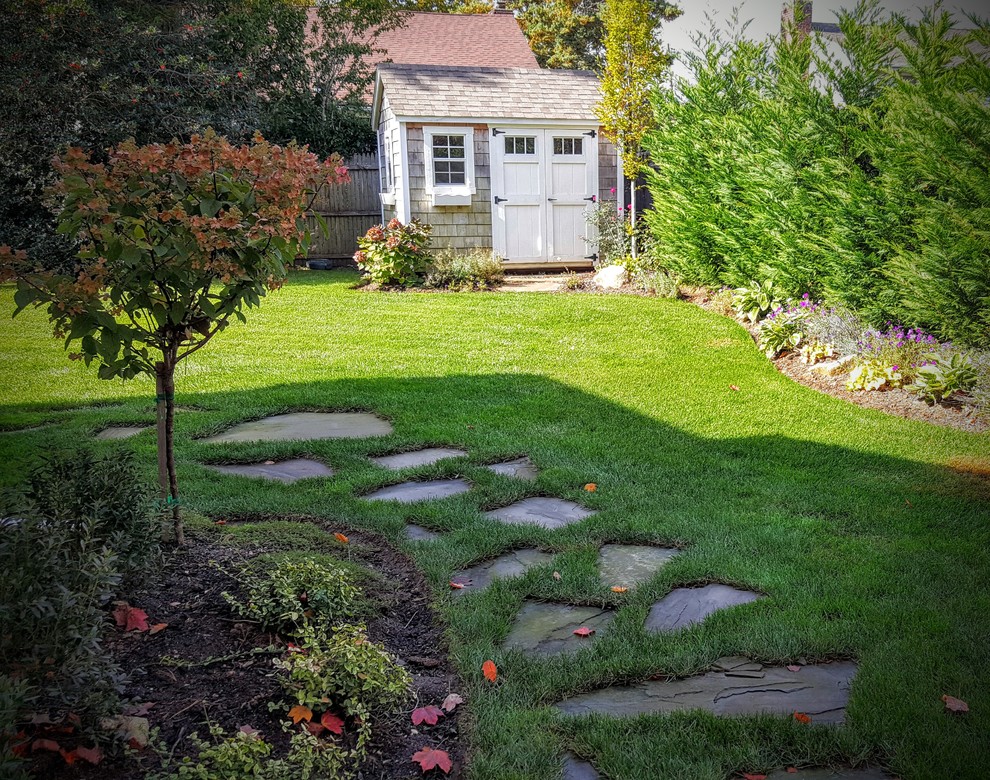 Blue stone stepping stone walkway Long Island - Country - Garden - New ...