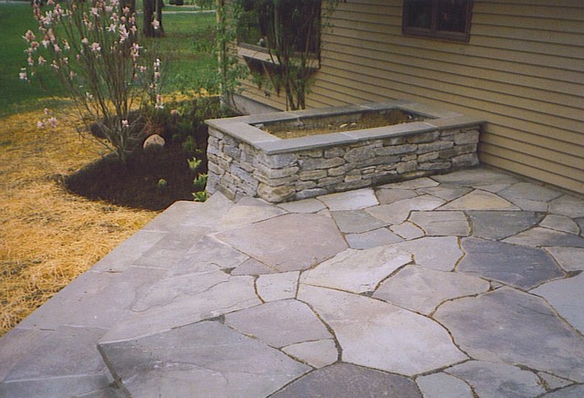 Bluestone patio and planter boxes - Minimalistisch - Garten ...