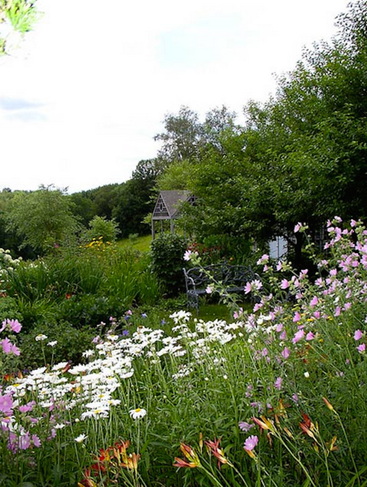 Bonnie Acres - Traditional - Landscape - Burlington - by Janet Cavanagh ...