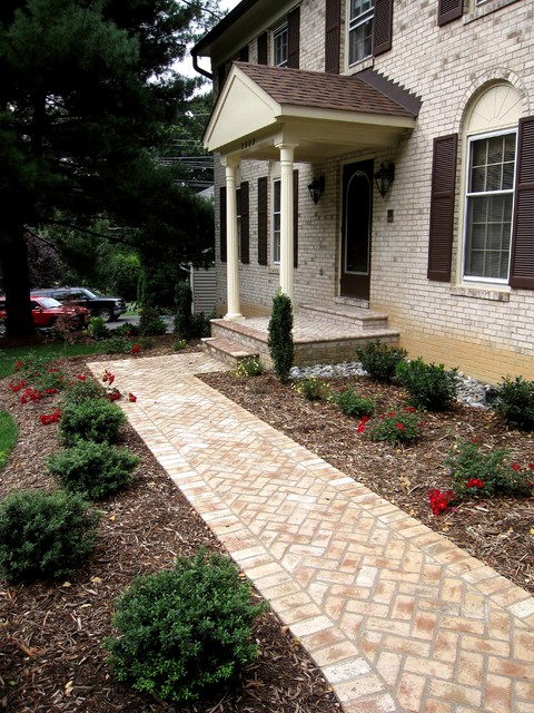 Brick Herringbone Mortared Walkway and Porch w Steps - Clásico - Jardín ...