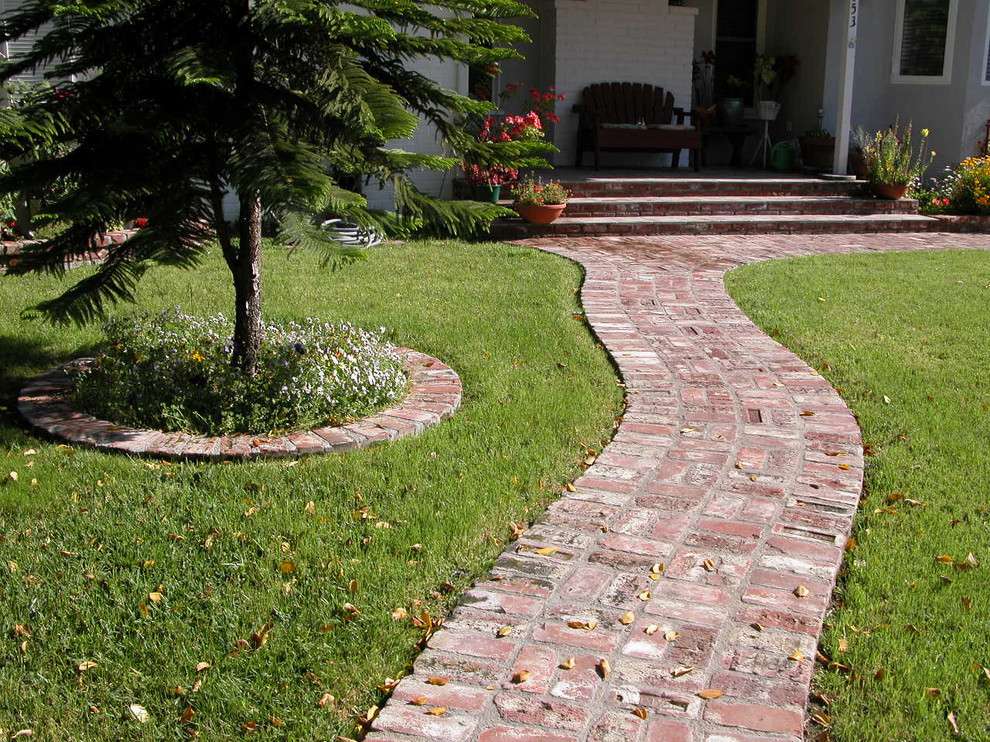 Brick Spaces - Traditional - Garden - Los Angeles - by Alex Ventura ...